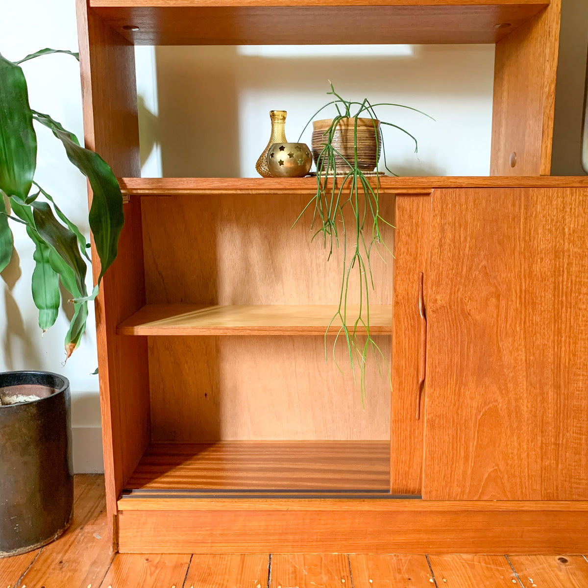 MACROB TEAK ROOM DIVIDER