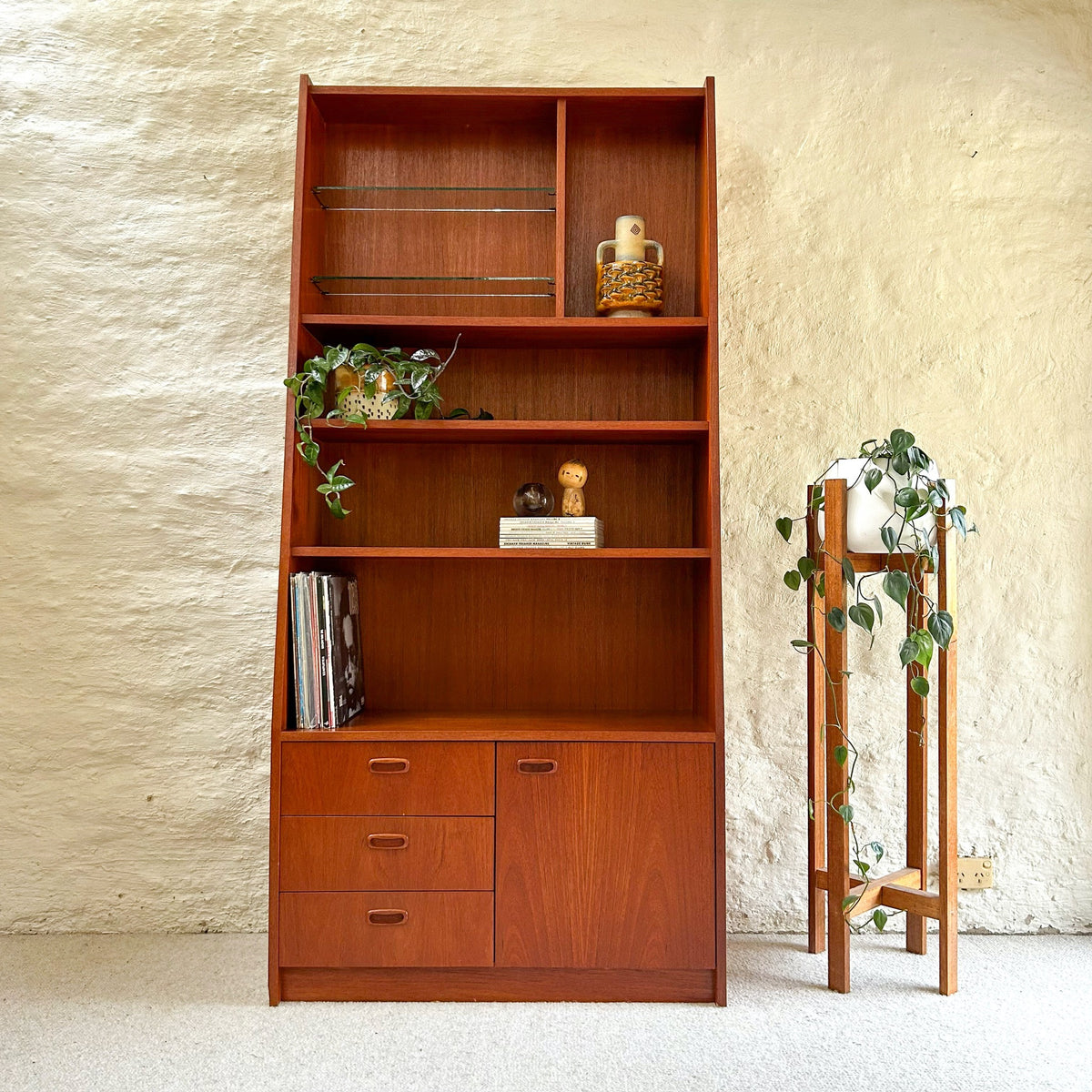 TALL WALL UNIT