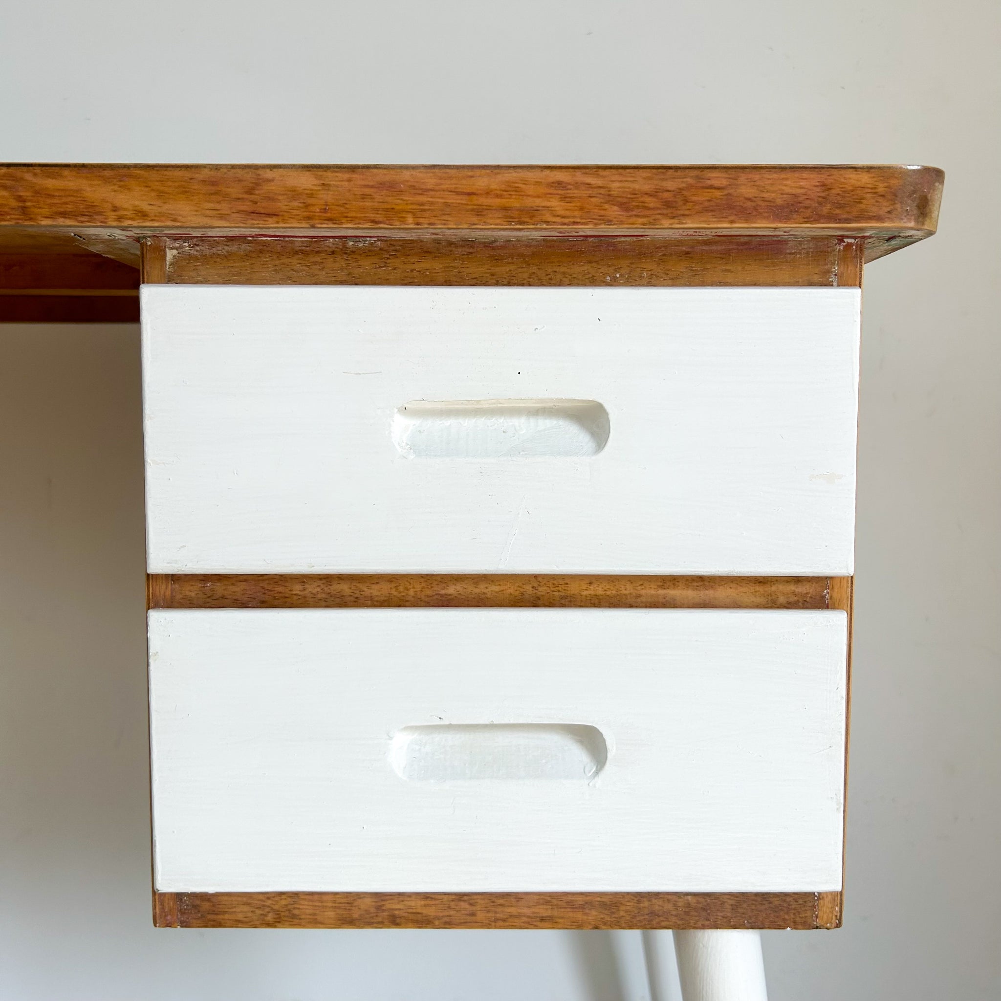 DESK WITH DRAWERS