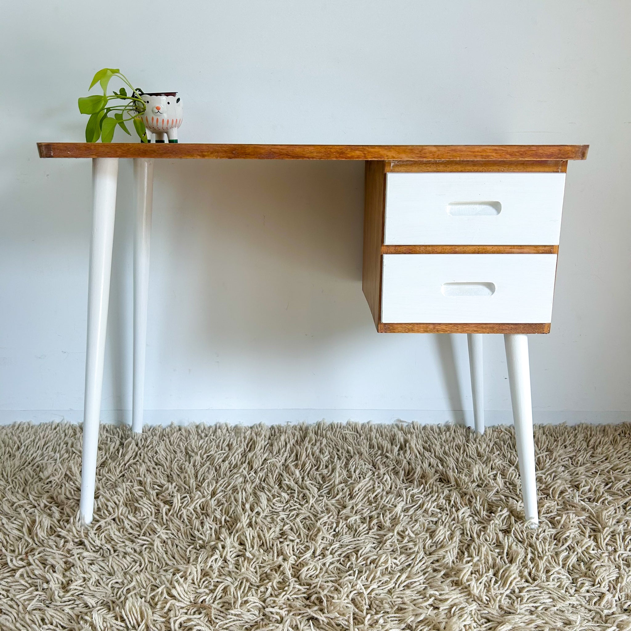 DESK WITH DRAWERS
