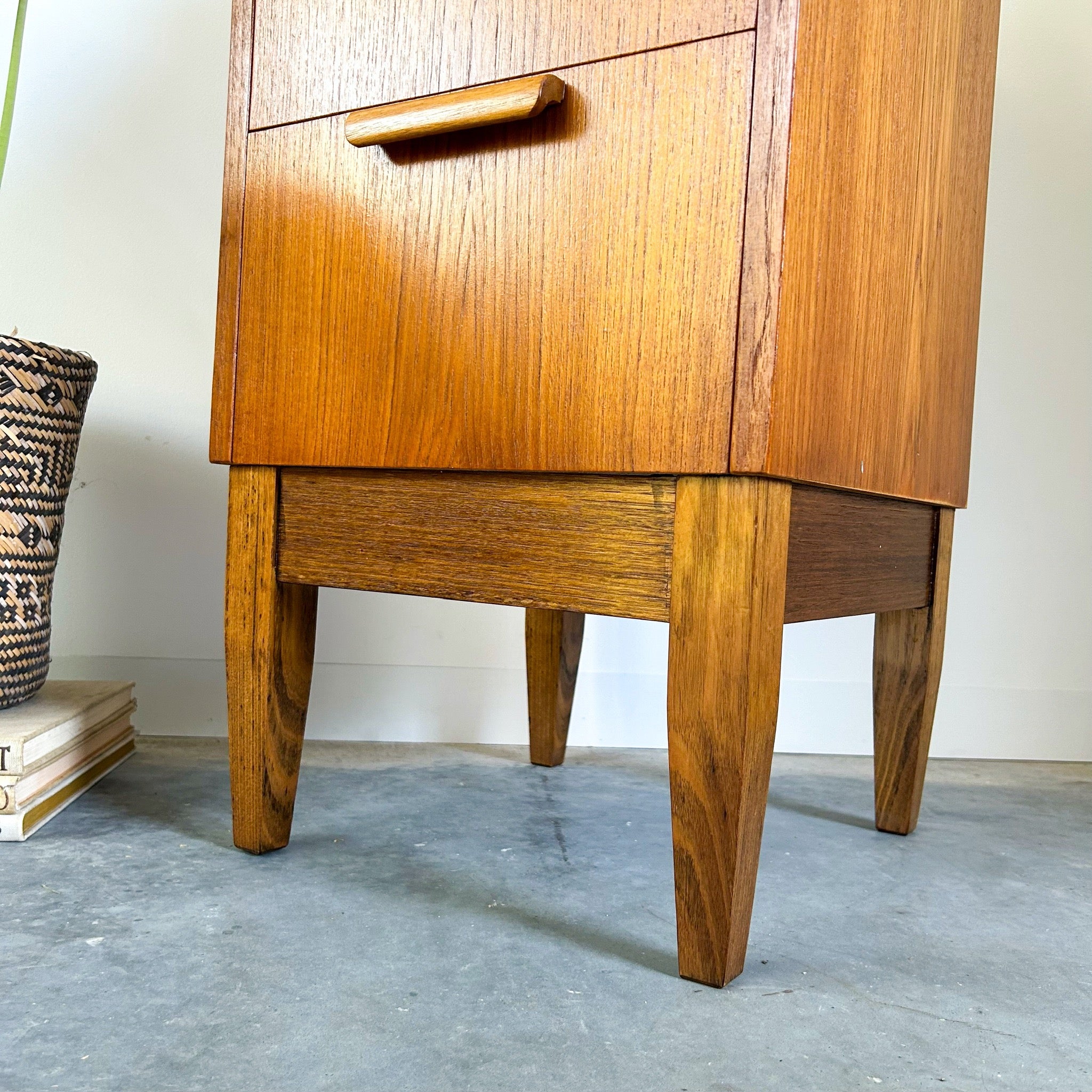BEDSIDE TABLE WITH DRAWERS