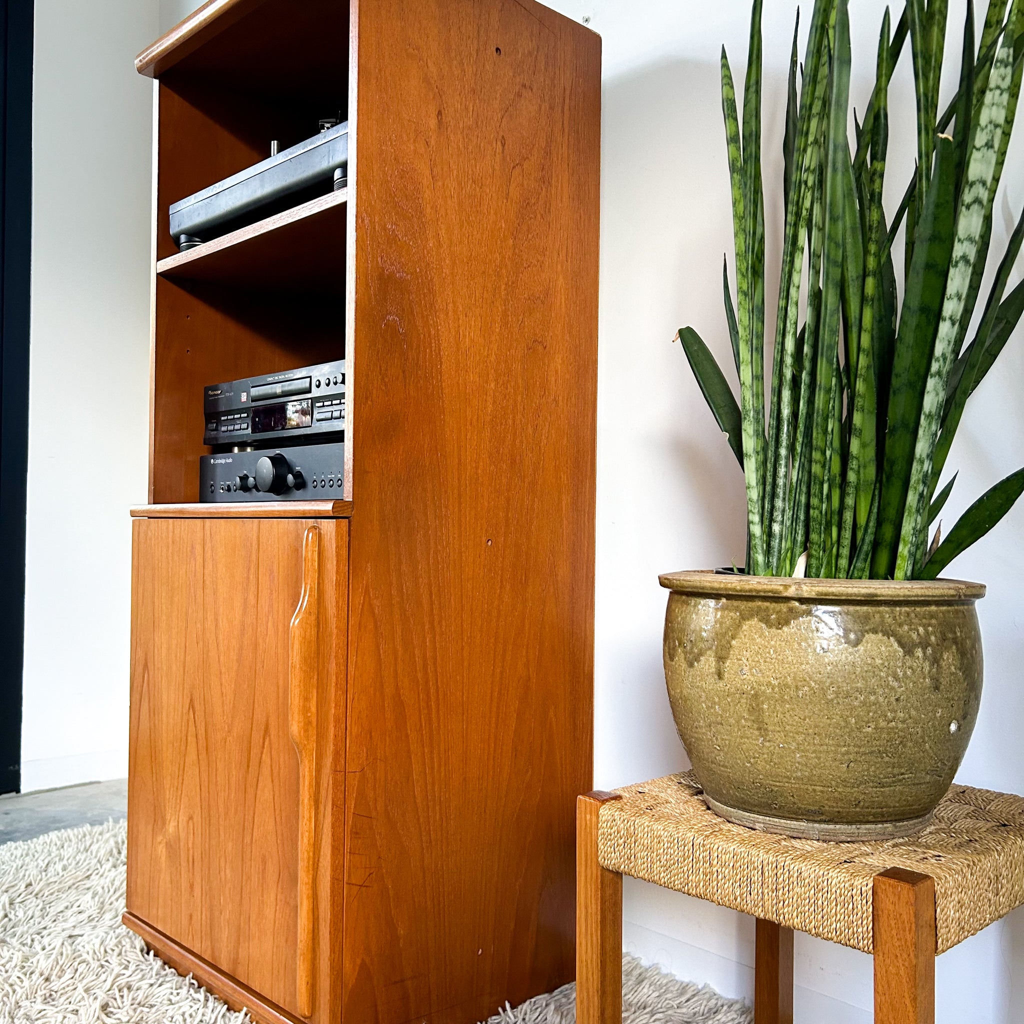 KALMAR STEREO CABINET