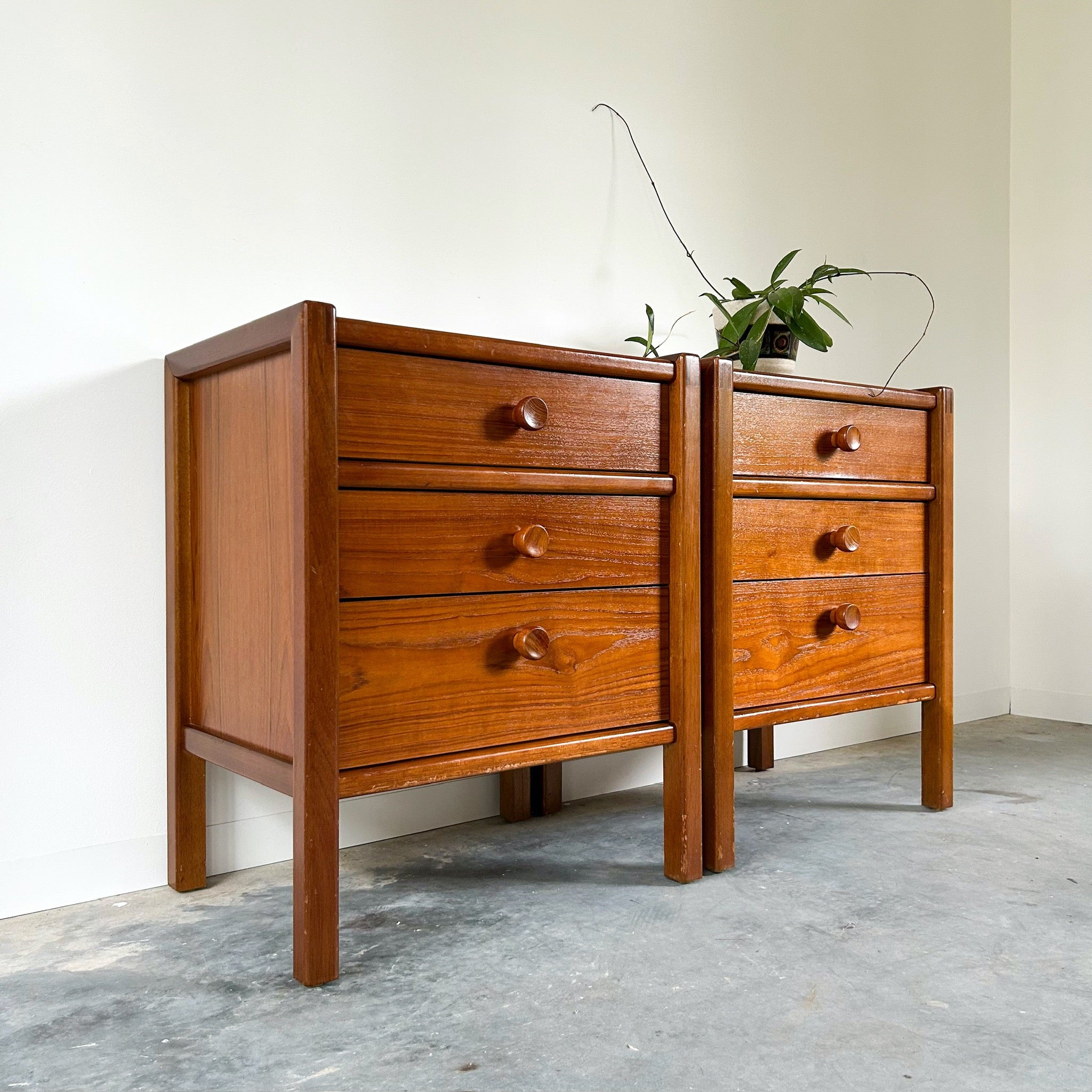 SUMNA BEDSIDE DRAWERS