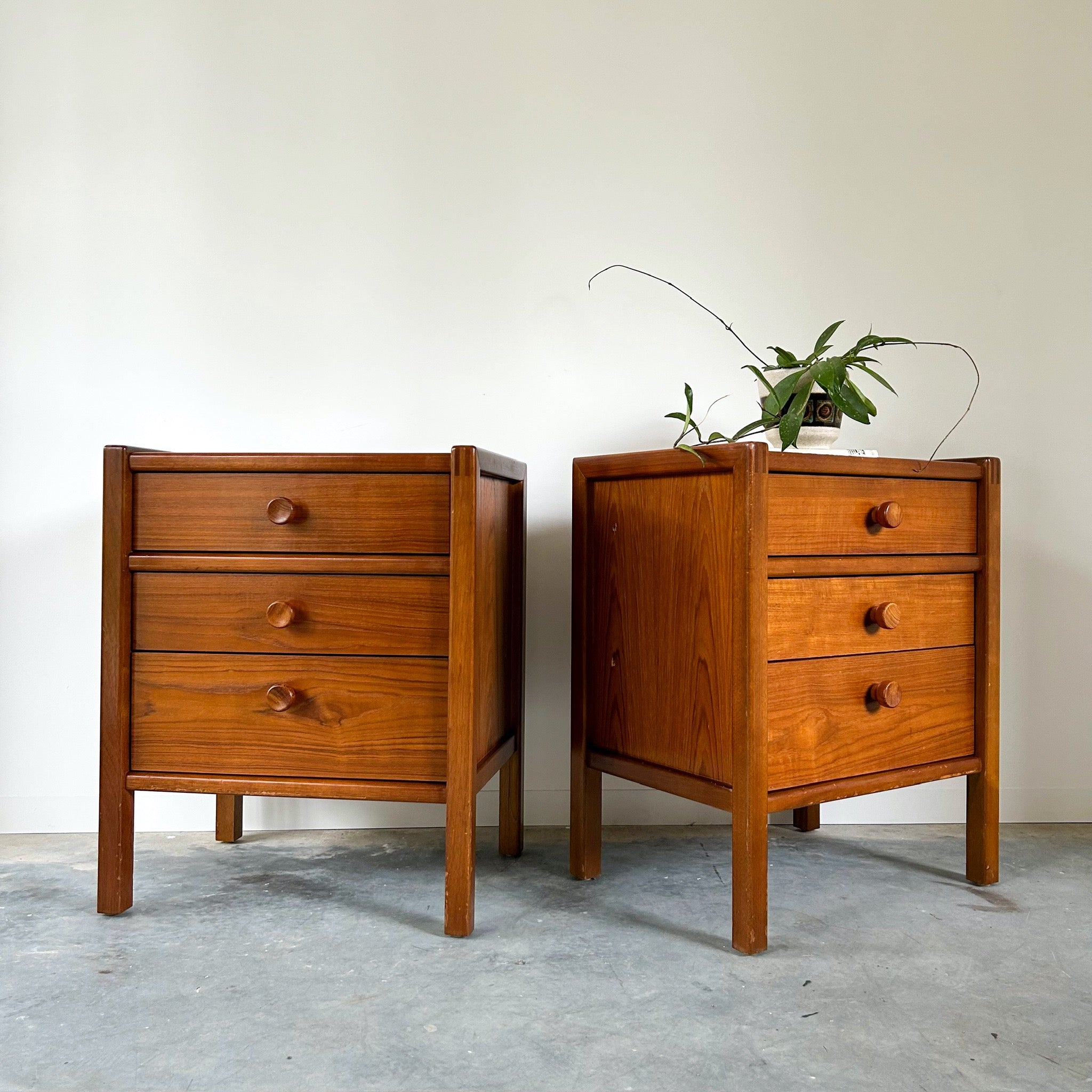 SUMNA BEDSIDE DRAWERS