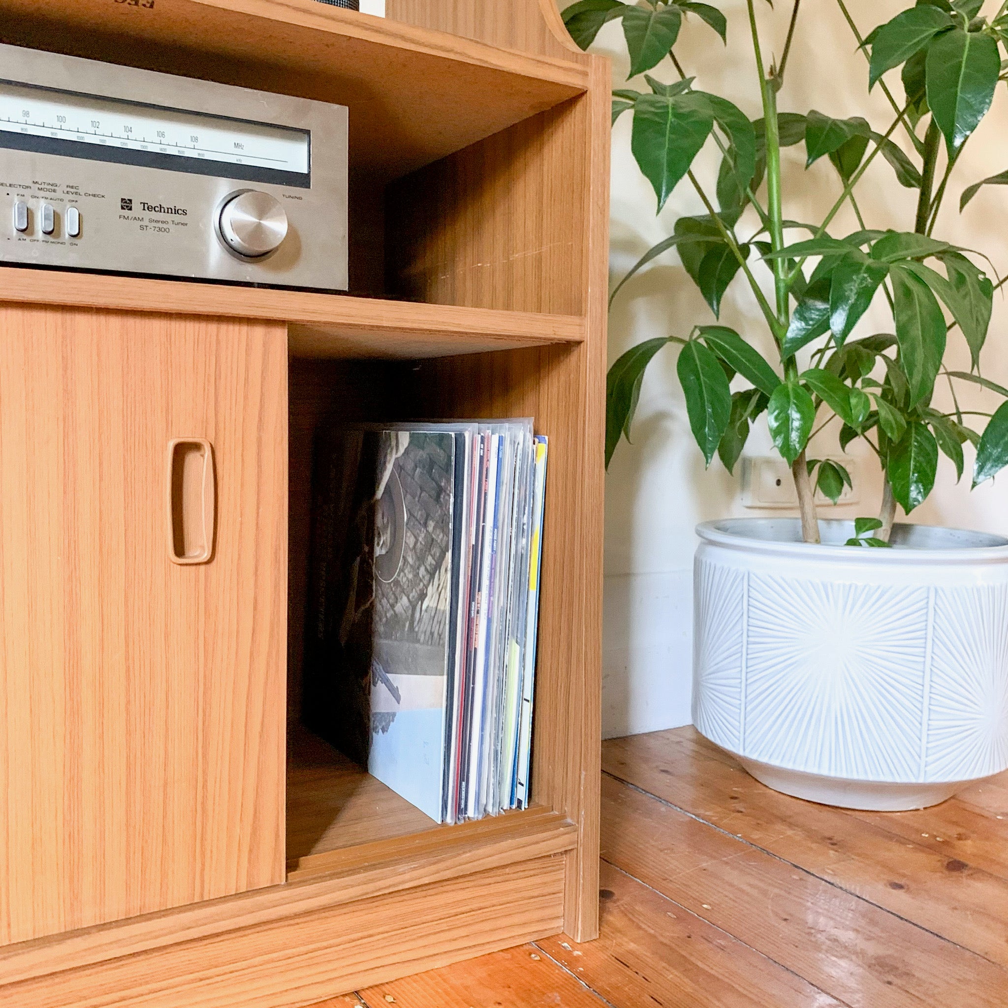 STEREO CABINET
