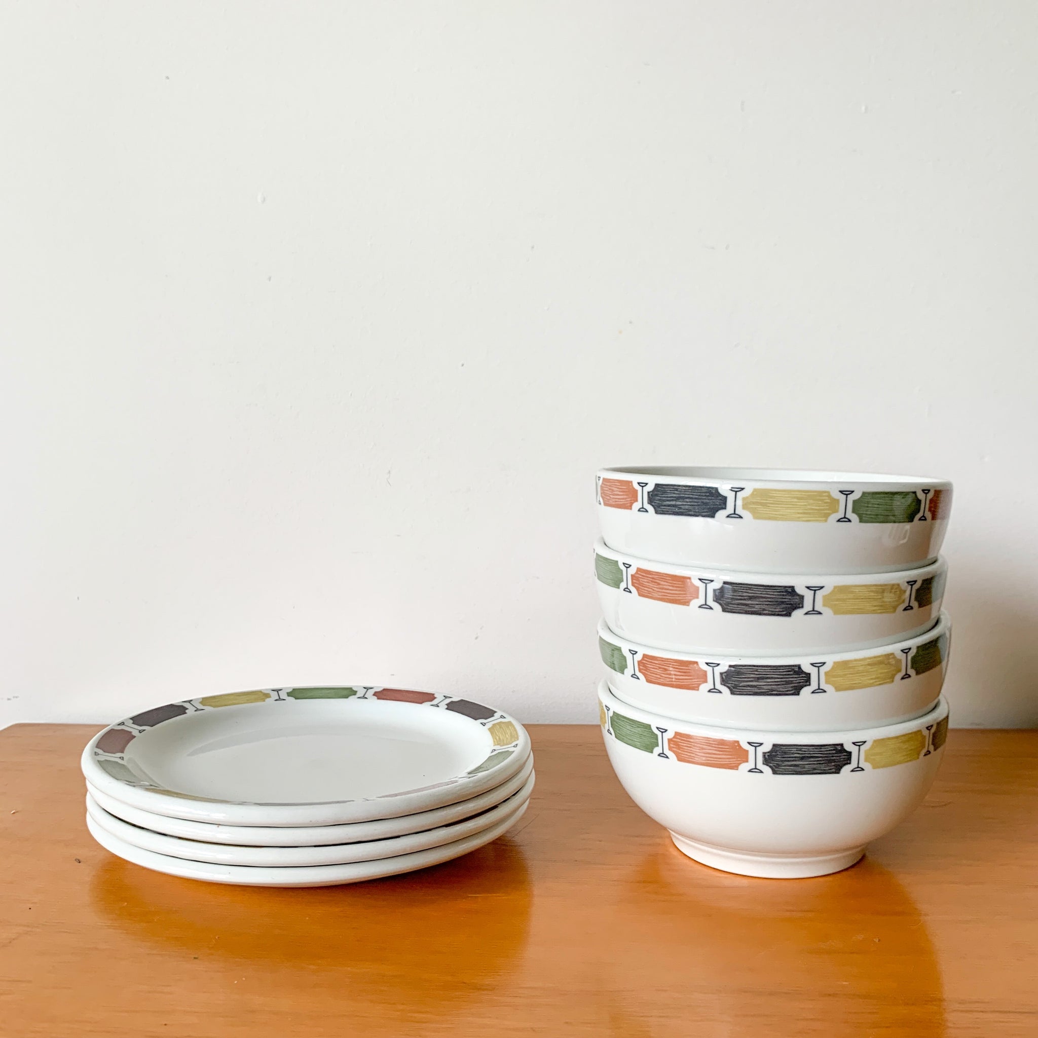 GRINDLEY HOTELWARE CARNIVAL DINNER SET