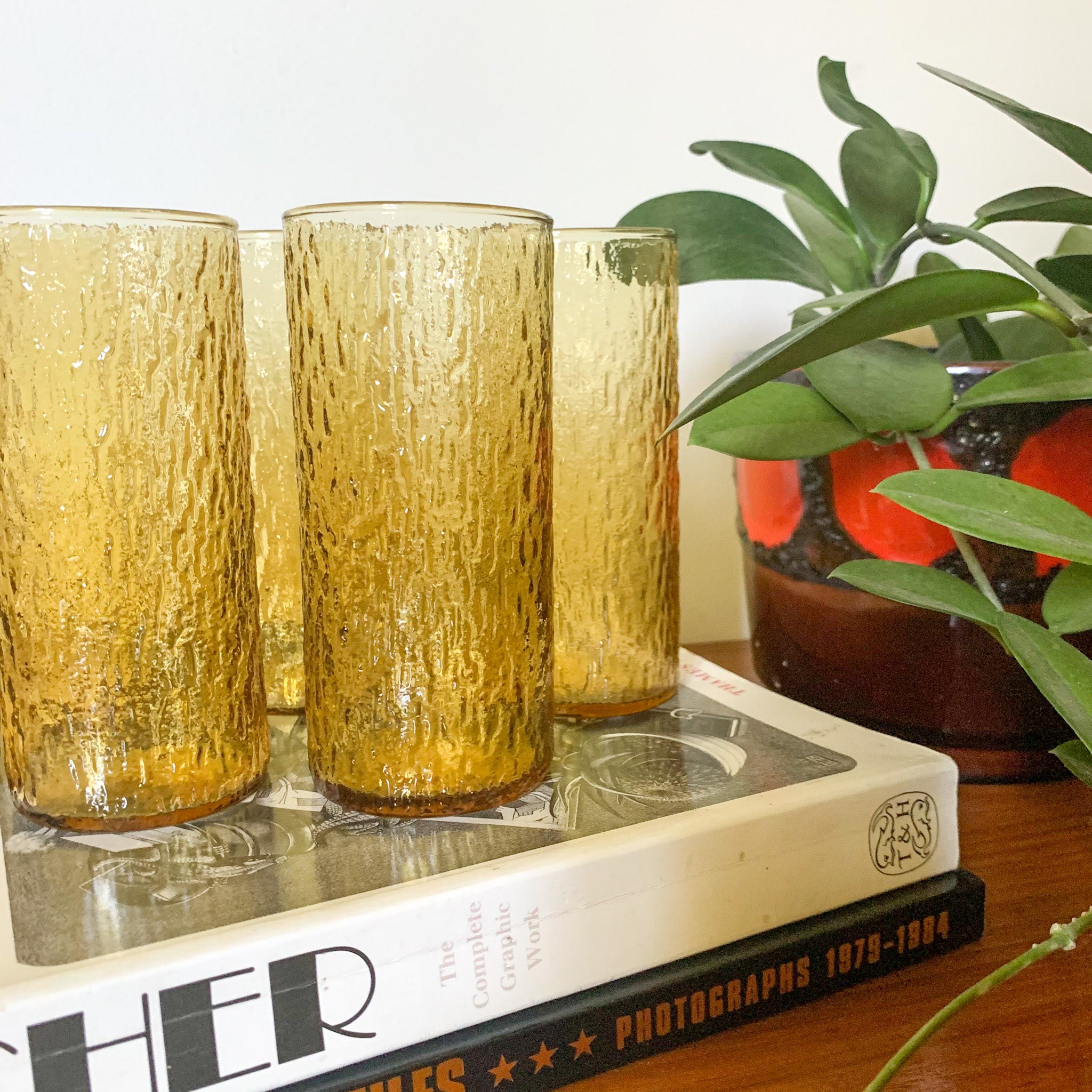 TEXTURED AMBER GLASSES