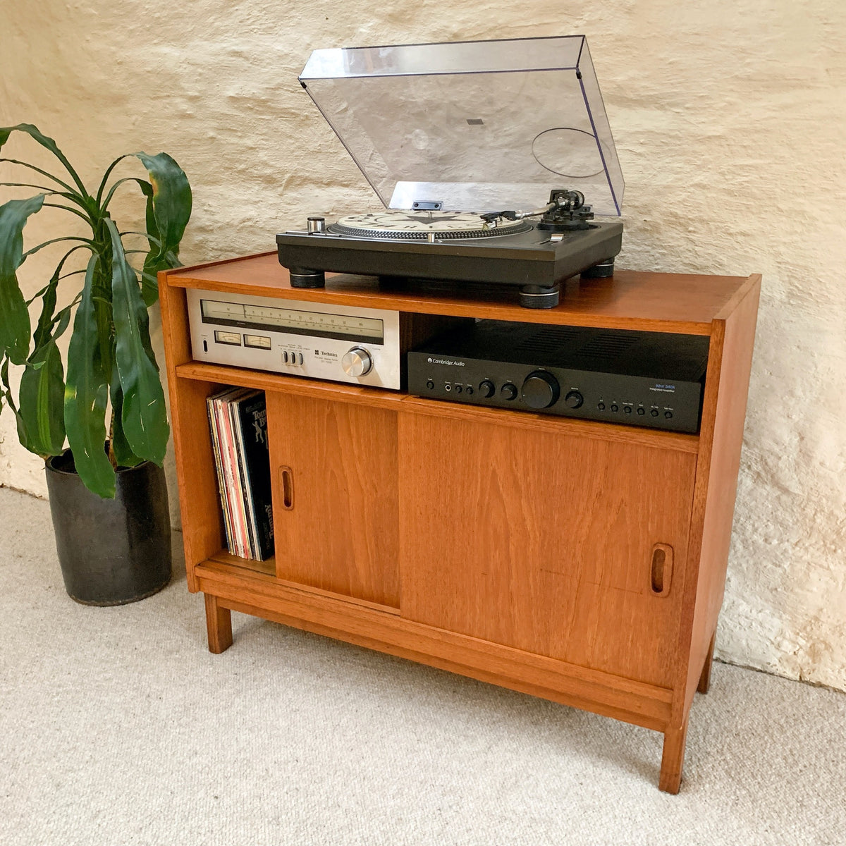 STEREO/TV CABINET
