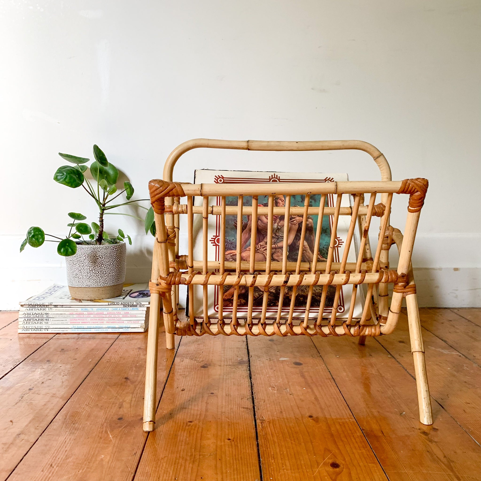RATTAN VINYL / MAGAZINE RACK