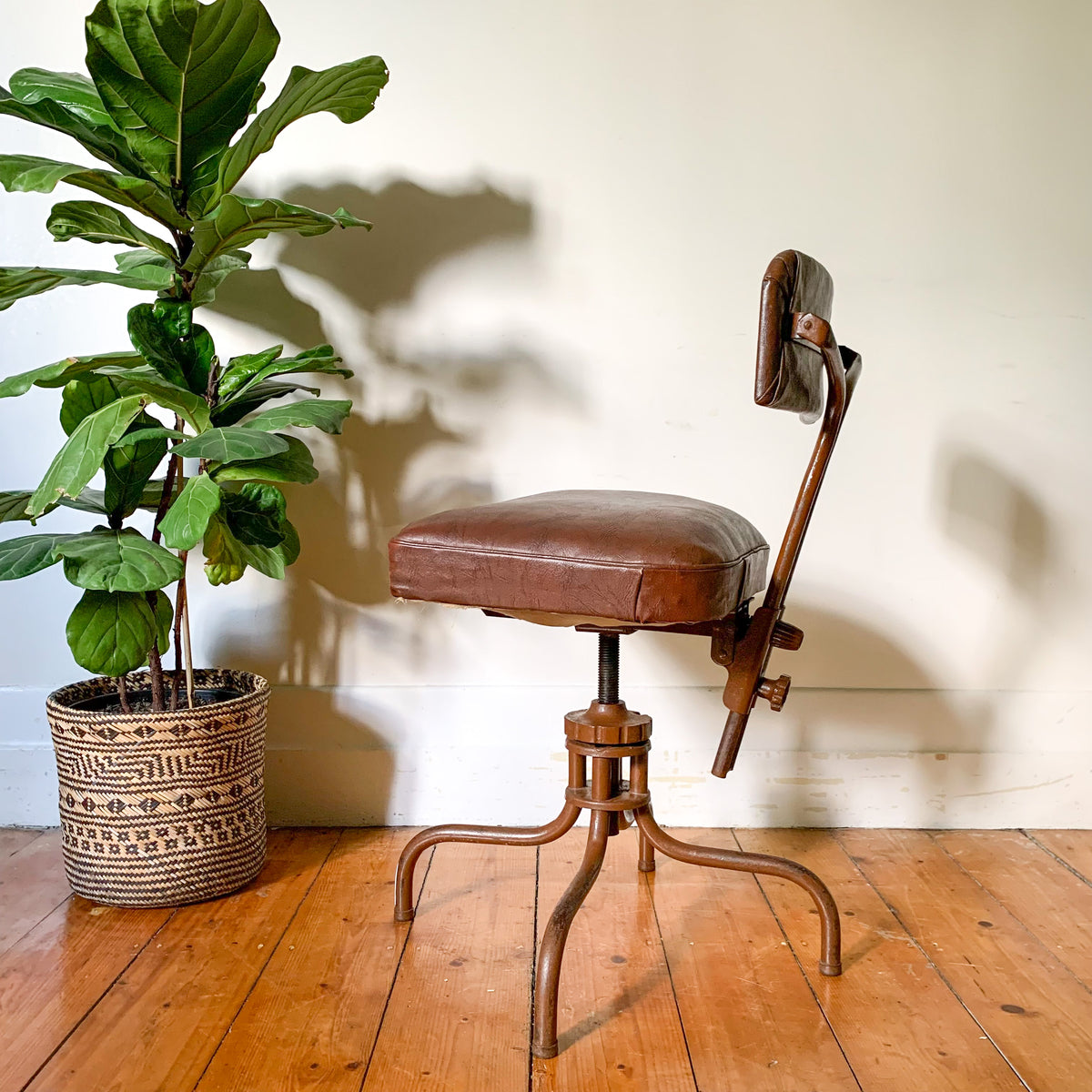 INDUSTRIAL SWIVEL CHAIR