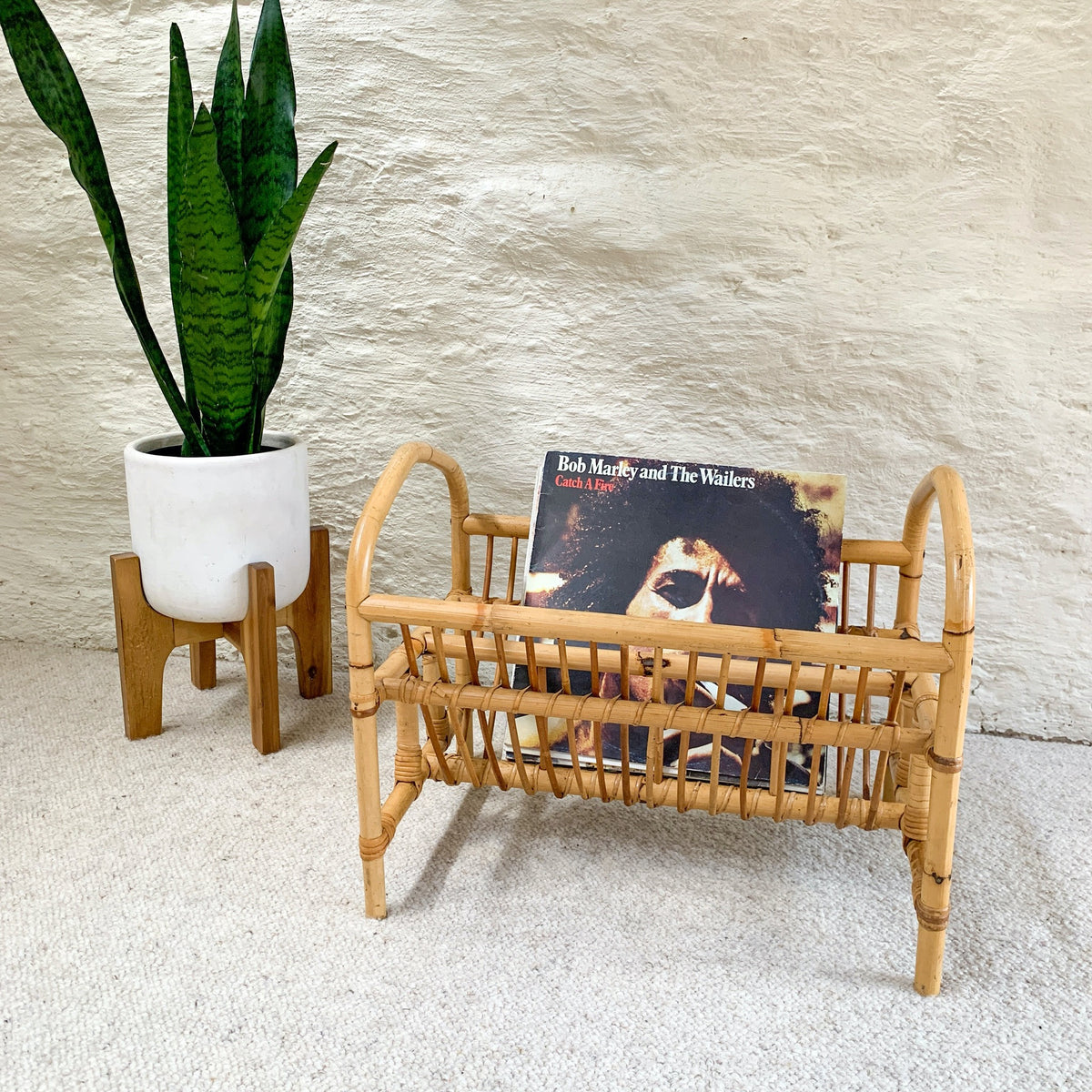 RATTAN VINYL / MAGAZINE RACK