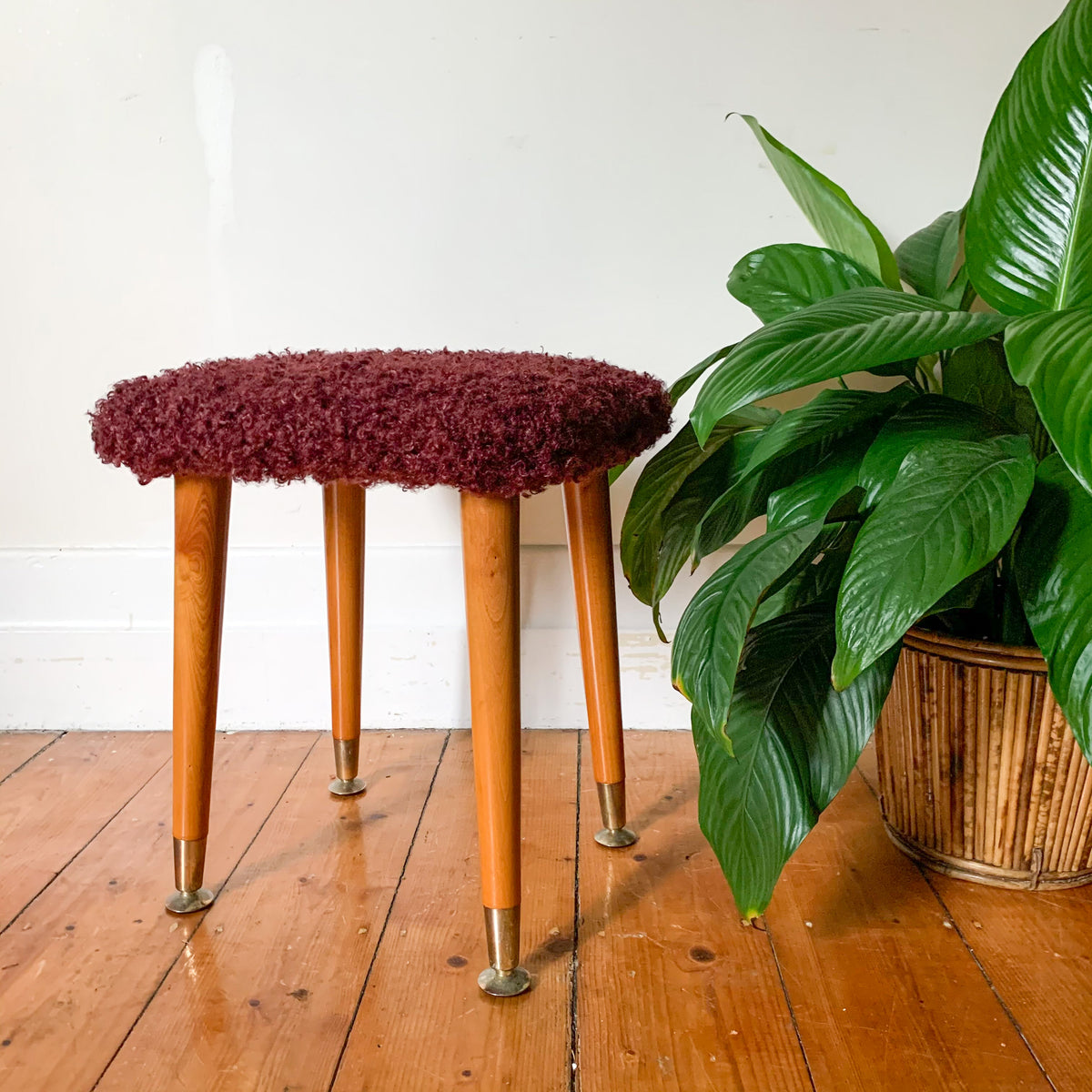 MERLOT POODLE STOOL