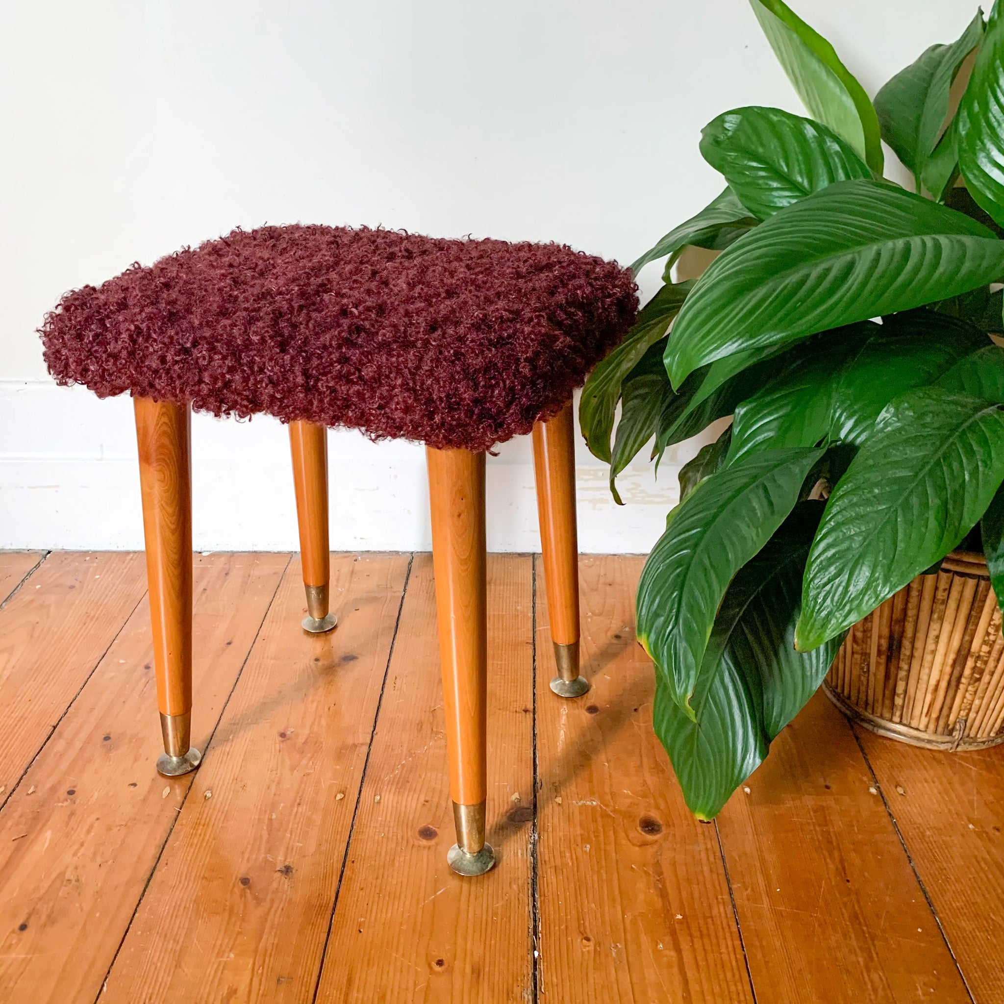MERLOT POODLE STOOL