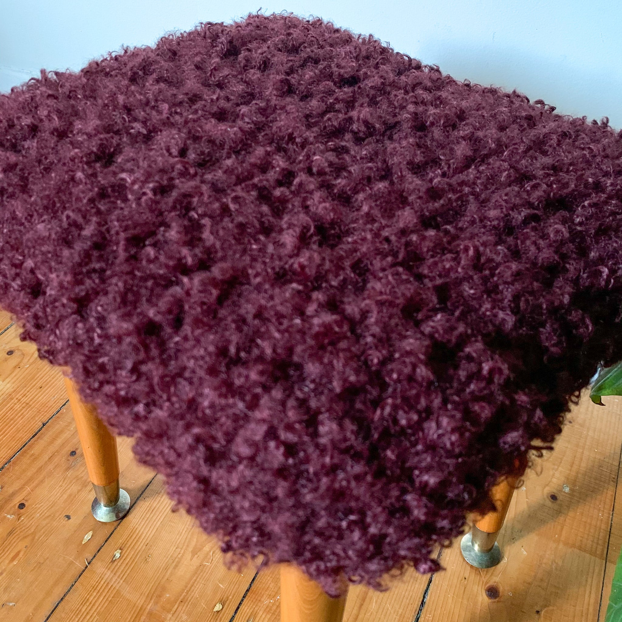 MERLOT POODLE STOOL