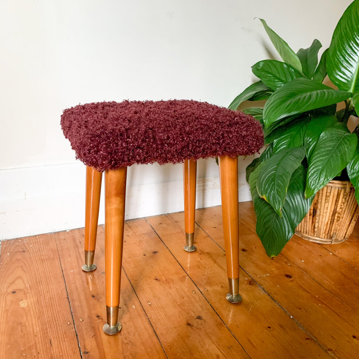 MERLOT POODLE STOOL