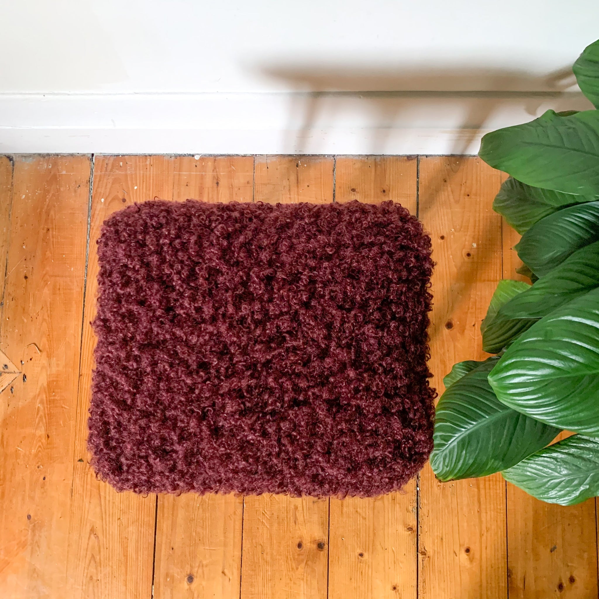 MERLOT POODLE STOOL