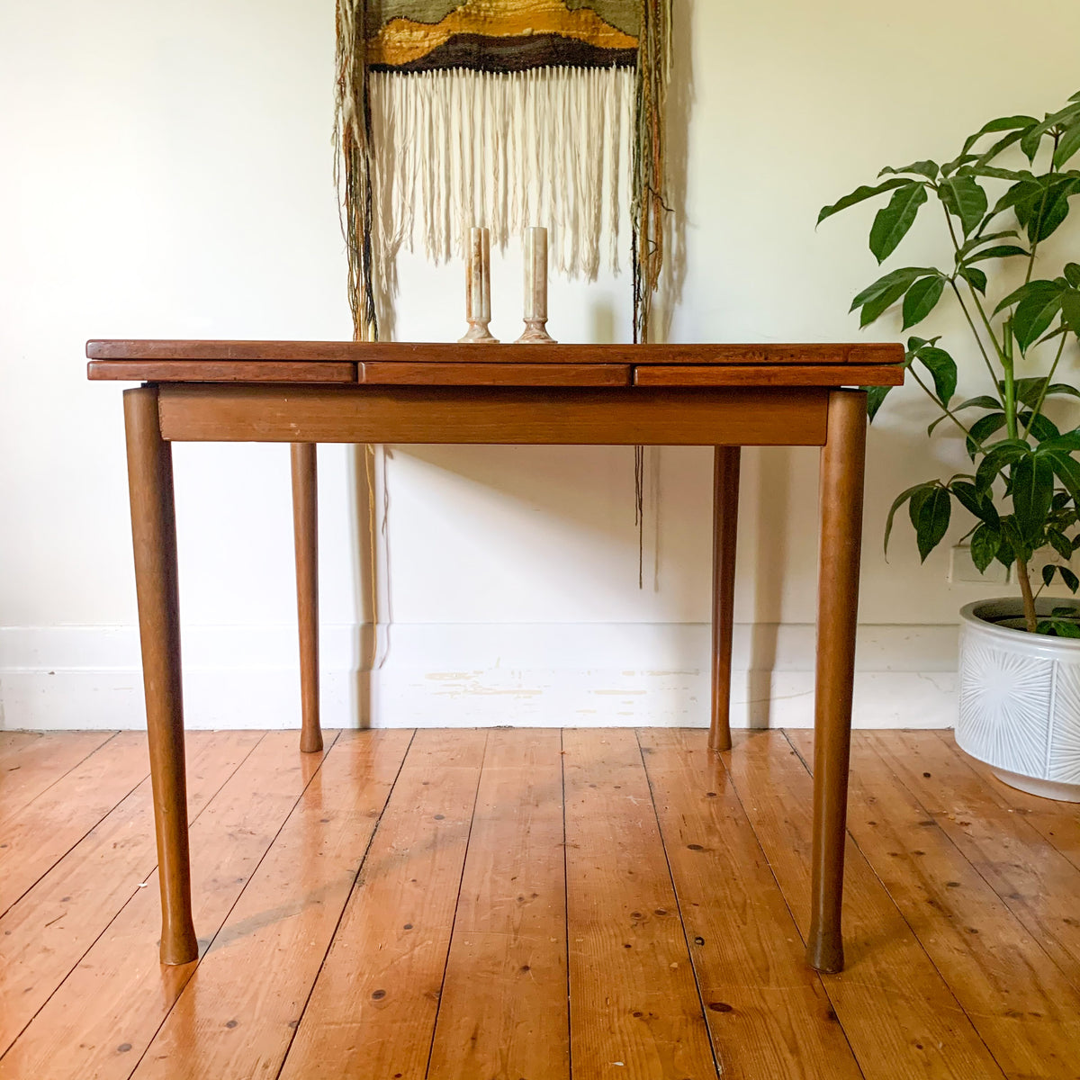 EXTENSION DINING TABLE