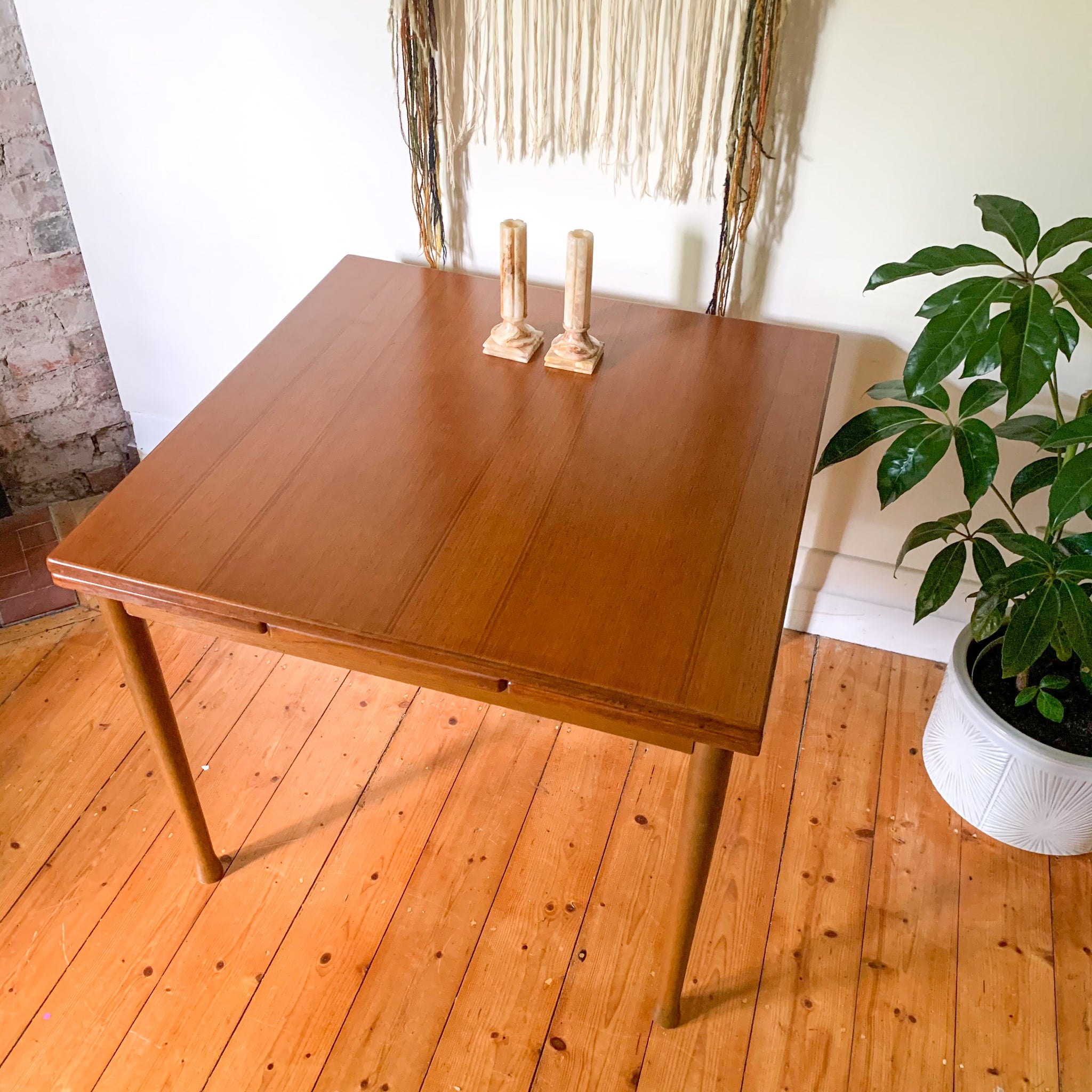 EXTENSION DINING TABLE