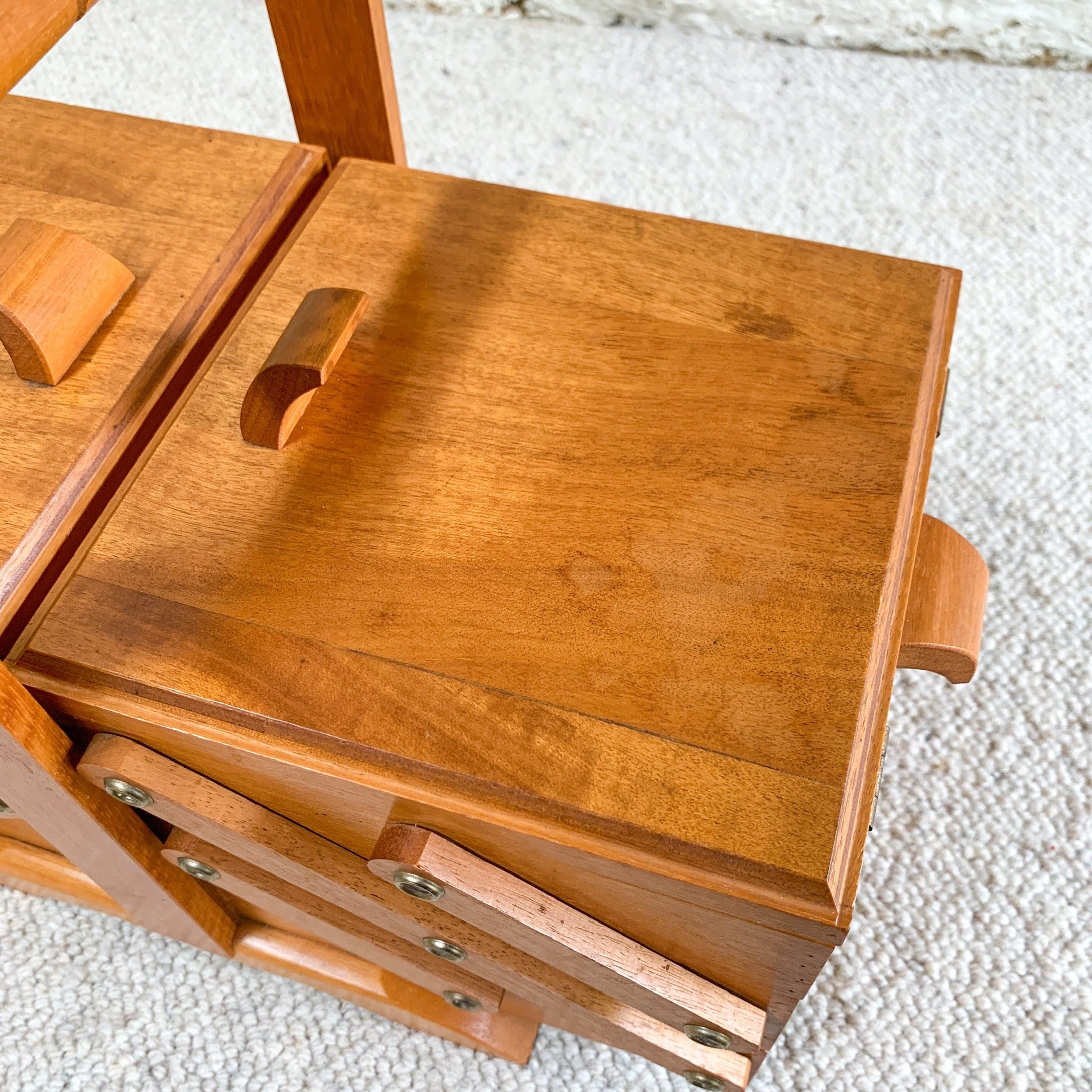 CANTILEVER SEWING BOX