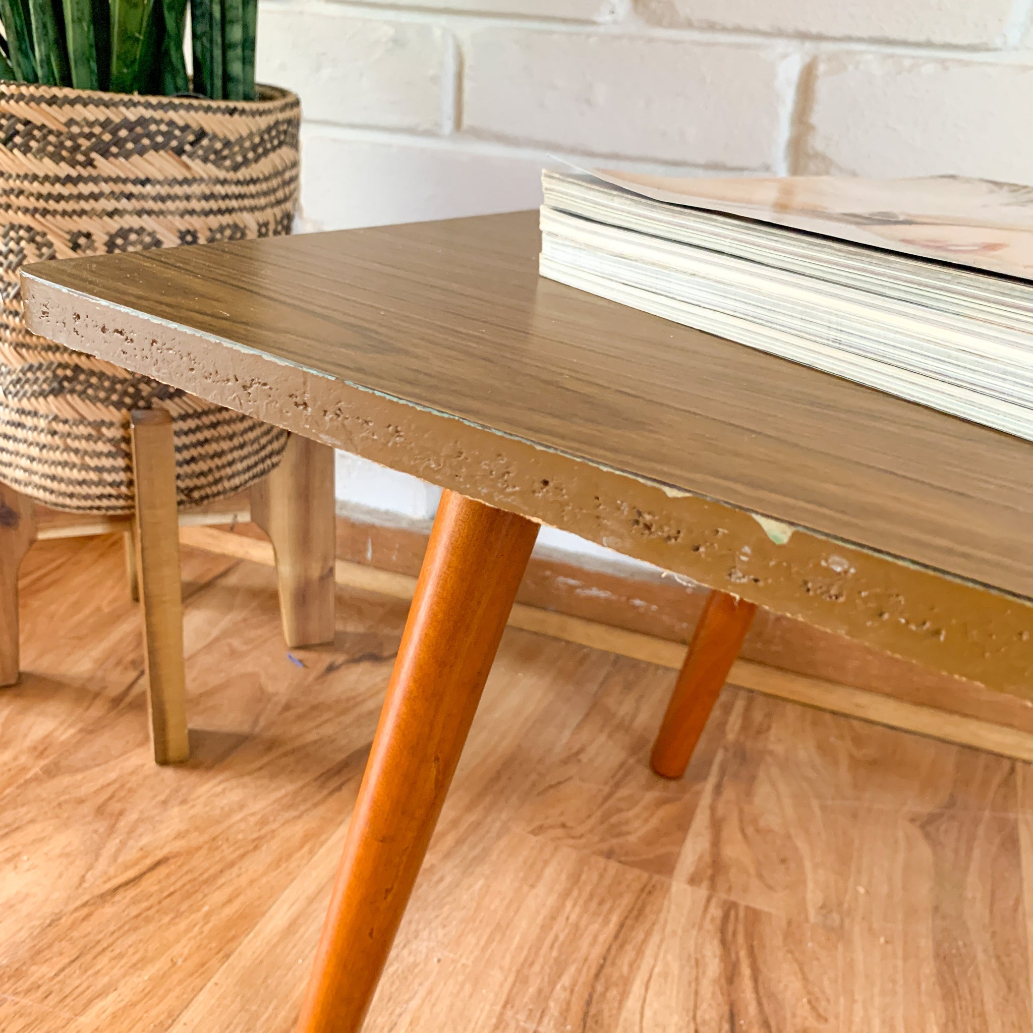 LAMINATE SIDE TABLE