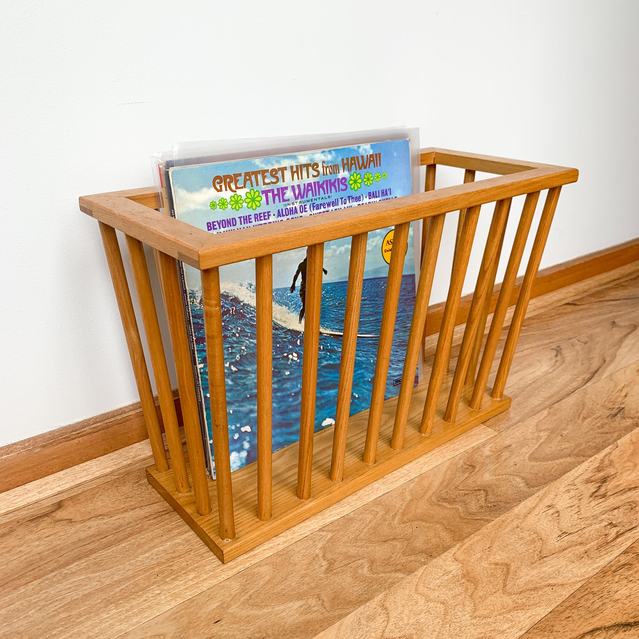 MAGAZINE RACK