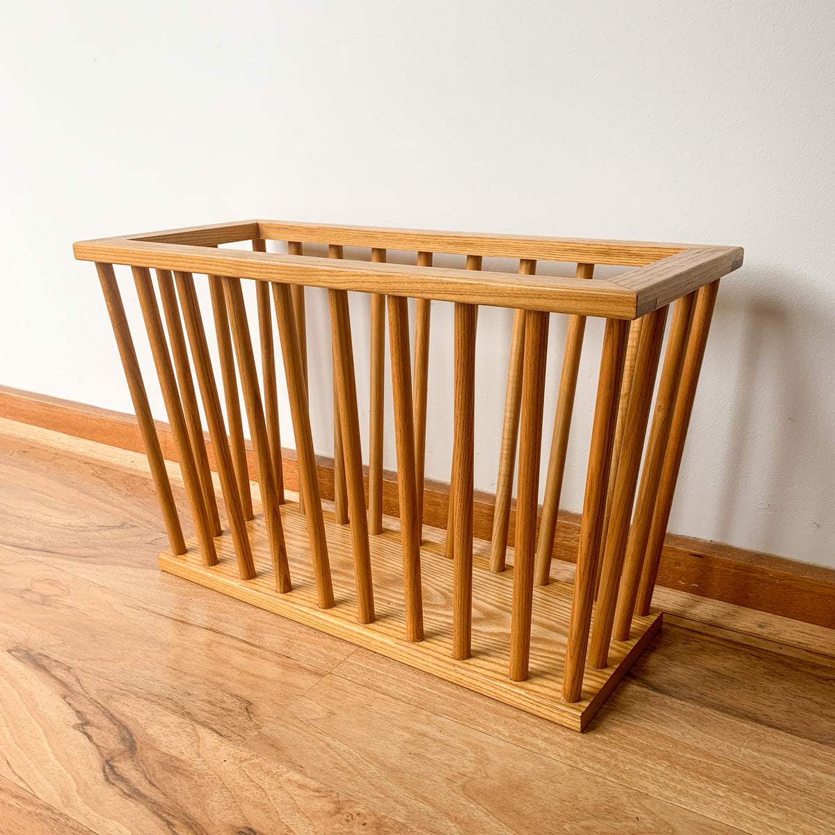 MAGAZINE RACK