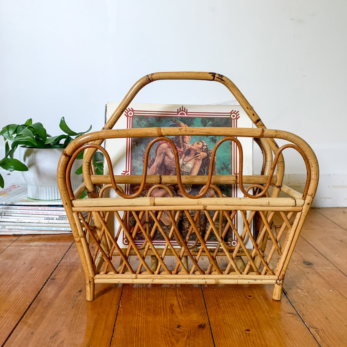 RATTAN VINYL / MAGAZINE RACK