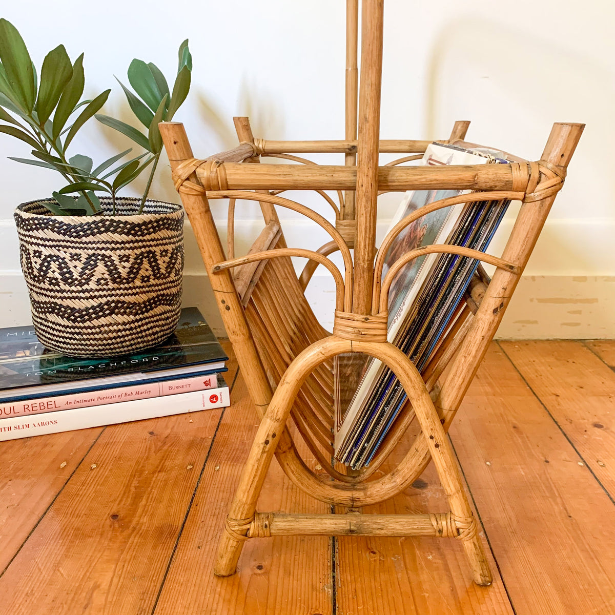 VINYL / MAGAZINE RACK